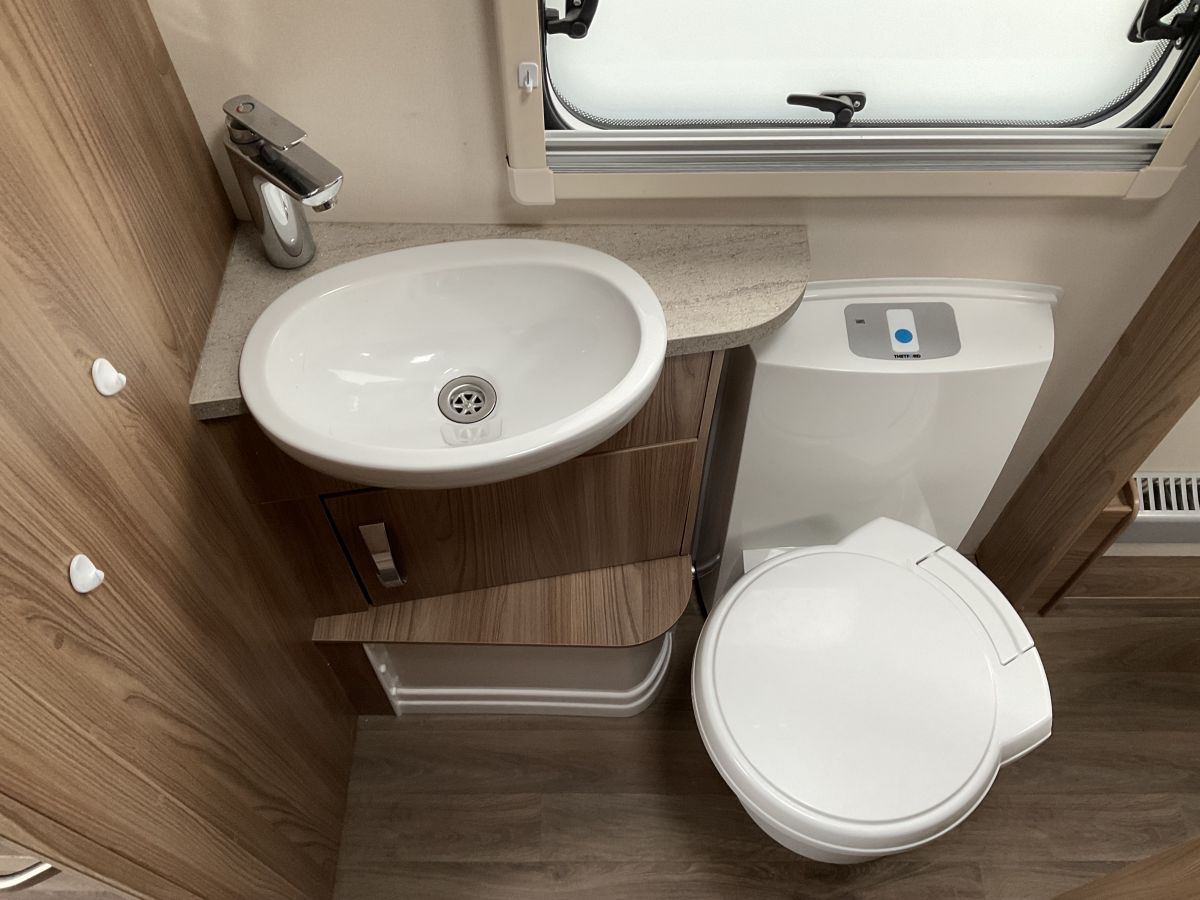 Used 2022 Swift Challenger Alde 650 caravan - just £21995 at Ropers of ...